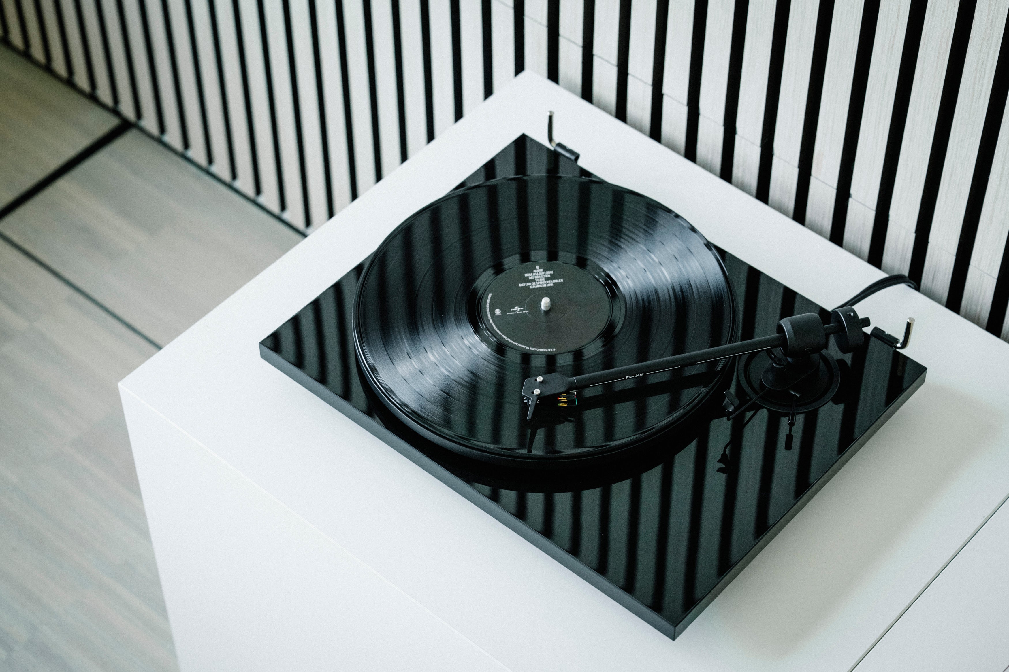 Pro-Ject E1 BT Turntable with Pick It MM E cartridge – Carlton Audio Visual